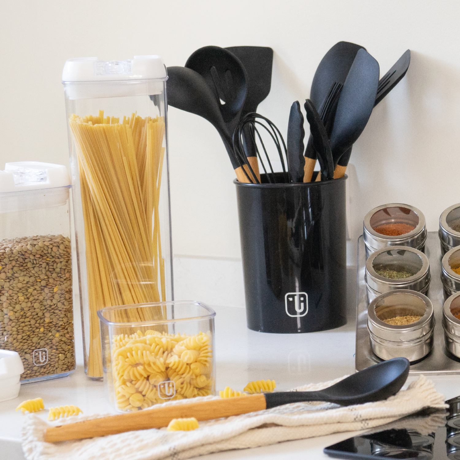 Kit Batería Toulouse 7pz + Set Utensilios Negro Simplit – Kitchen Center